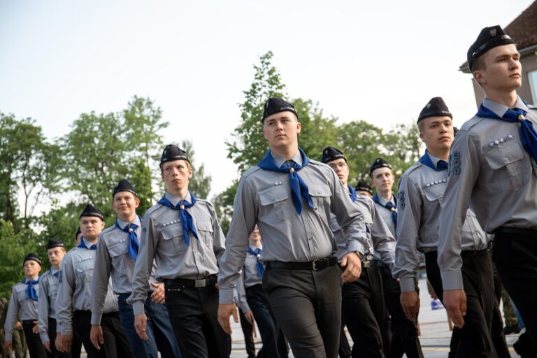 Noored Kotkad tähistasid Valgas oma 94. aastapäeva - Koiduaeg